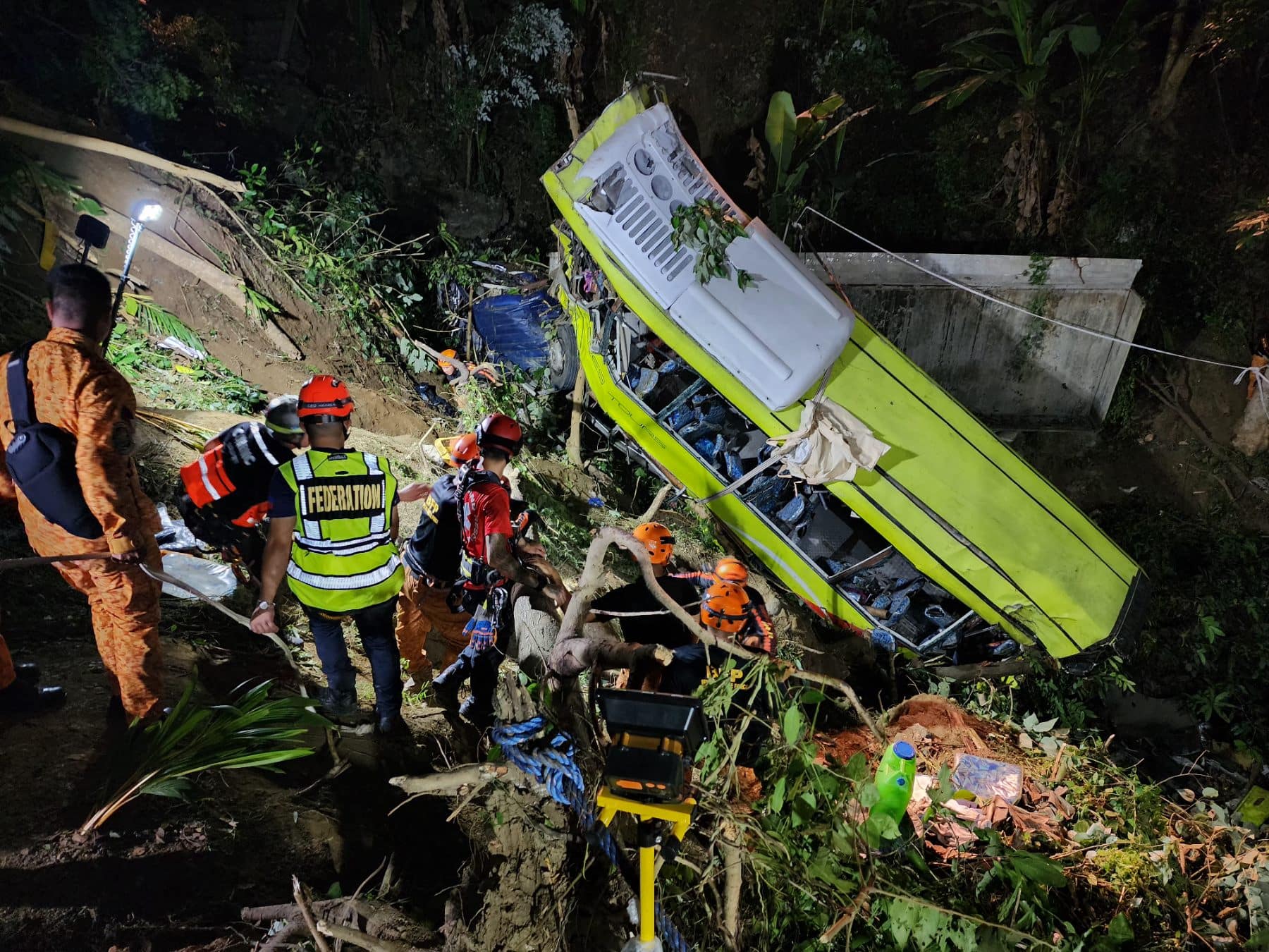 “TRAGIC DISASTER” Ceres bus tragedy in Hamtic, Antique claims 17 lives ...